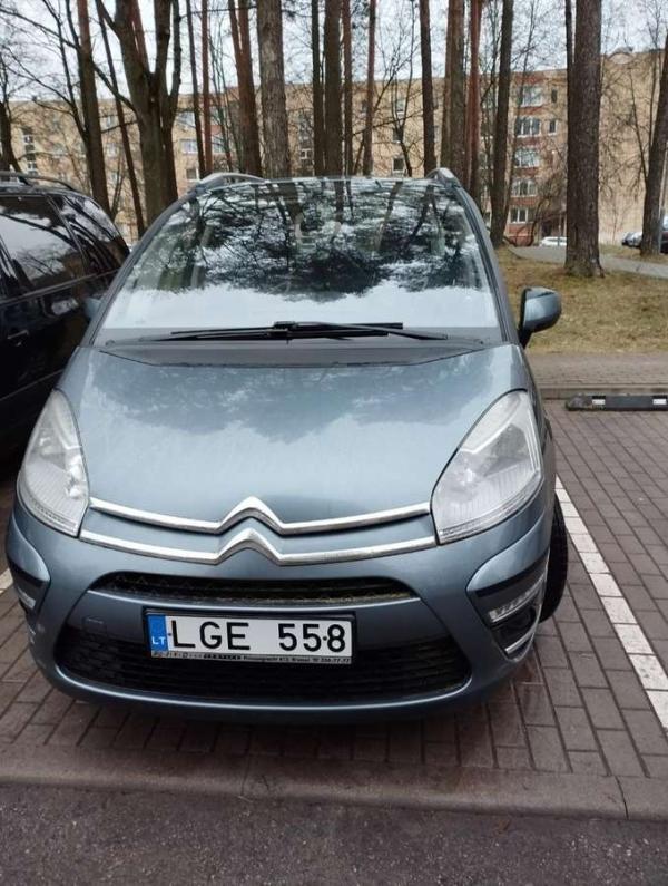 Grey Citroen c4-picasso 2012 in Visaginas, with an engine capacity of 1.56 L and mileage of 23 thousand km for 3200 €, photo 5 on AUTOMOTO.COM.LV