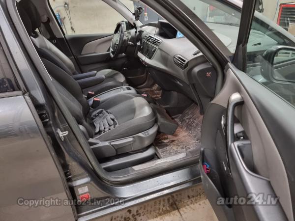 Grey Citroen c4-picasso 2014 in Rapla, with an engine capacity of 2.00 L and mileage of 276 thousand km for 5900 €, photo 8 on AUTOMOTO.COM.LV