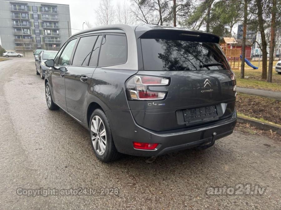 Grey Citroen c4-picasso 2015 in Tallinn, with an engine capacity of 2.00 L and mileage of 206 thousand km for 10500 €, photo 11 on AUTOMOTO.COM.LV