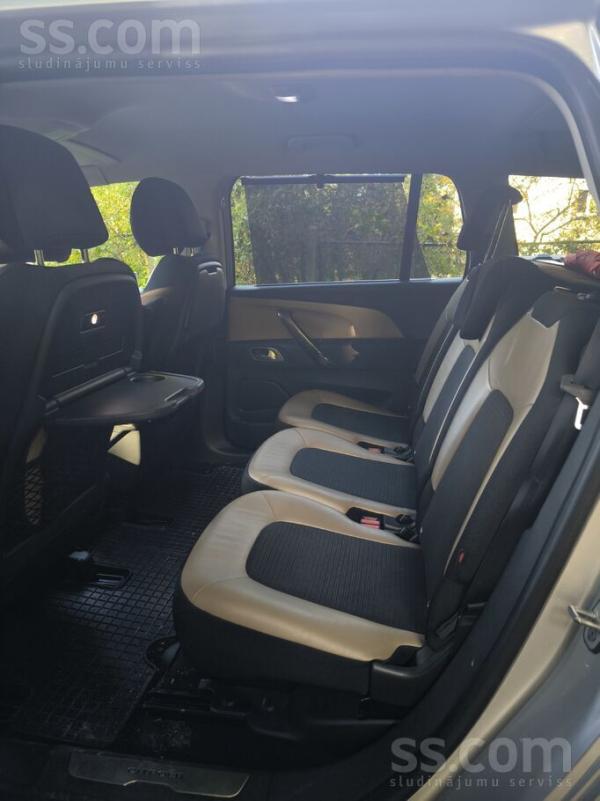 Grey Citroen c4-picasso 2016 in Riga, with an engine capacity of 1.60 L and mileage of 197 thousand km for 8455 €, photo 8 on AUTOMOTO.COM.LV