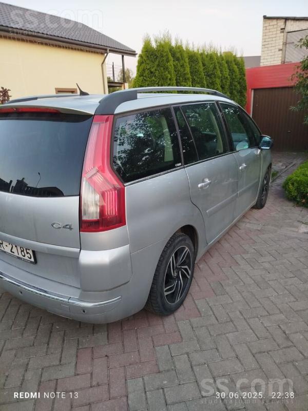 Citroen c4-picasso 2007 Liepāja, ar dzinēja tilpumu 1.60 L un nobraukumu 340 tūkst. km par 800 €, foto 4 vietnē AUTOMOTO.COM.LV