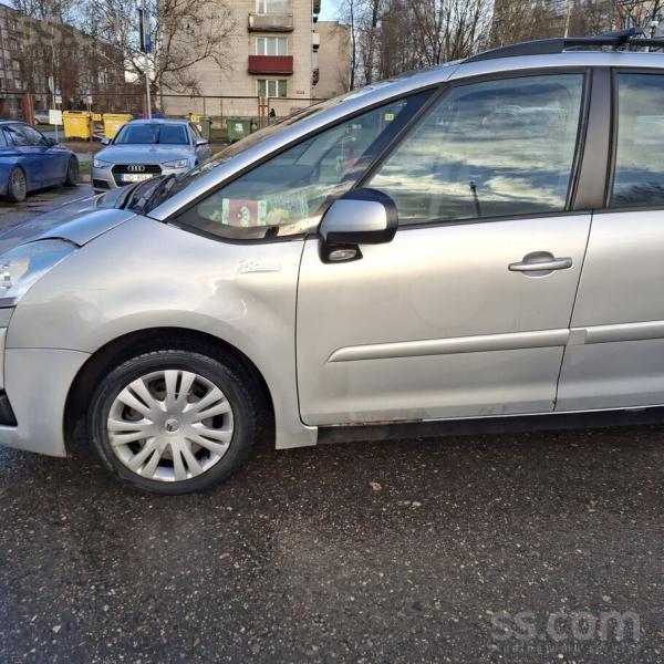 Citroen c4-picasso 2008 in Jelgava, with an engine capacity of 1.60 L and mileage of 390 thousand km for 800 €, photo 6 on AUTOMOTO.COM.LV