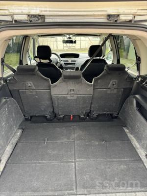 Citroen c4-picasso 2008 in Riga, with an engine capacity of 1.60 L and mileage of 306 thousand km for 1500 €, photo 11 on AUTOMOTO.COM.LV