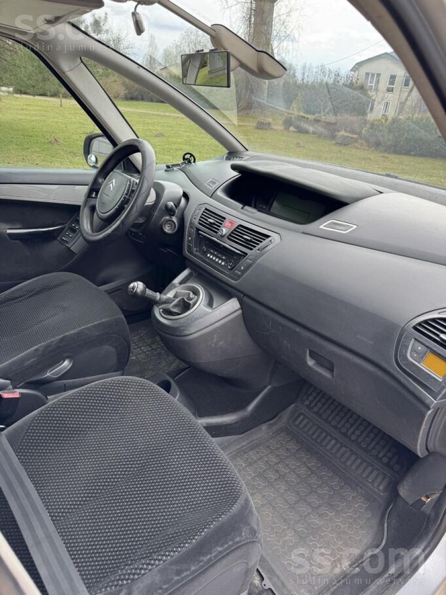 Citroen c4-picasso 2008 in Riga, with an engine capacity of 1.60 L and mileage of 306 thousand km for 1500 €, photo 13 on AUTOMOTO.COM.LV