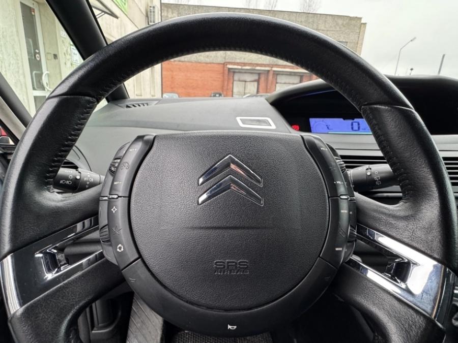 Citroen c4-picasso 2009 Rīga, ar dzinēja tilpumu 1.60 L un nobraukumu 178 tūkst. km par 3300 €, foto 26 vietnē AUTOMOTO.COM.LV