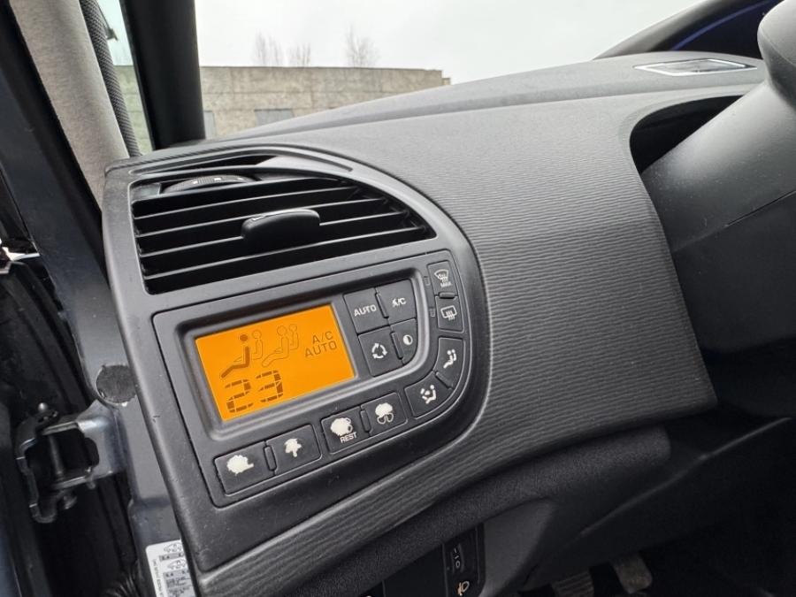 Citroen c4-picasso 2009 Rīga, ar dzinēja tilpumu 1.60 L un nobraukumu 178 tūkst. km par 3300 €, foto 27 vietnē AUTOMOTO.COM.LV