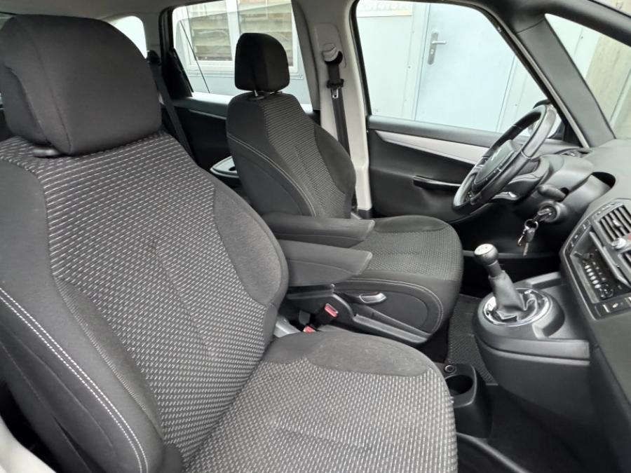 Citroen c4-picasso 2009 Rīga, ar dzinēja tilpumu 1.60 L un nobraukumu 178 tūkst. km par 3300 €, foto 28 vietnē AUTOMOTO.COM.LV