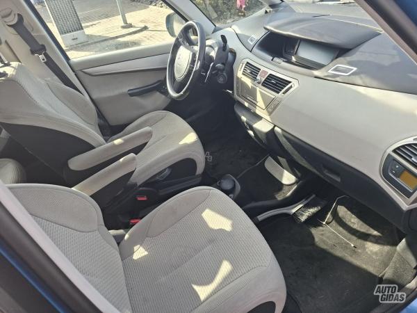 Ситроен С4 Пикассо 2010 в Вильнюс, объемом двигателя 2.00 л и пробегом 209 тыс. км за 999 €, фото 5 на AUTOMOTO.COM.LV