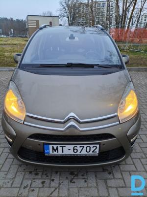 Citroen c4-picasso 2012 in Riga, with an engine capacity of 2.00 L and mileage of 280 thousand km for 3800 €, photo 3 on AUTOMOTO.COM.LV