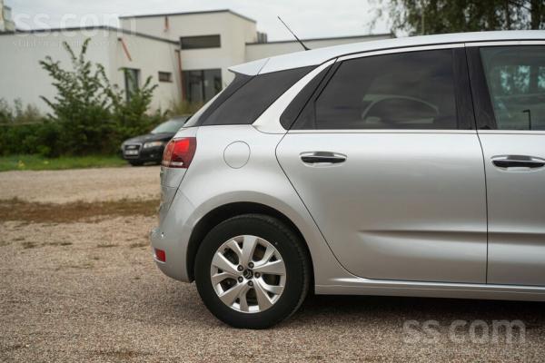 Citroen c4-picasso 2015 in Liepaja, with an engine capacity of 1.20 L and mileage of 180 thousand km for 6500 €, photo 6 on AUTOMOTO.COM.LV