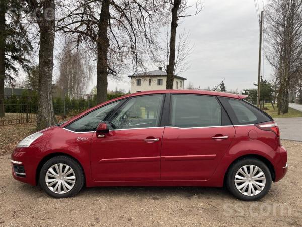 Sarkans Citroen c4-picasso 2011 Rīga, ar dzinēja tilpumu 1.60 L un nobraukumu 248 tūkst. km par 3990 €, foto 2 vietnē AUTOMOTO.COM.LV