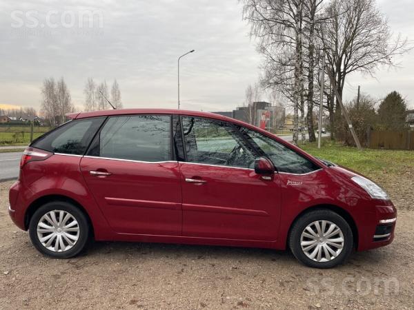 Sarkans Citroen c4-picasso 2011 Rīga, ar dzinēja tilpumu 1.60 L un nobraukumu 248 tūkst. km par 3990 €, foto 6 vietnē AUTOMOTO.COM.LV