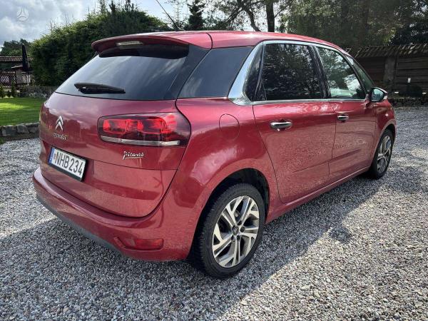 Red Citroen c4-picasso 2013 in Taurage, with an engine capacity of 1.56 L and mileage of 108 thousand km for 5500 €, photo 2 on AUTOMOTO.COM.LV