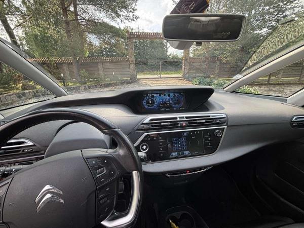 Red Citroen c4-picasso 2013 in Taurage, with an engine capacity of 1.56 L and mileage of 108 thousand km for 5500 €, photo 9 on AUTOMOTO.COM.LV