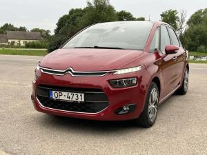 Red Citroen c4-picasso 2015 in Grobiņa, with an engine capacity of 1.60 L and mileage of 160 thousand km for 8500 €, photo 4 on AUTOMOTO.COM.LV