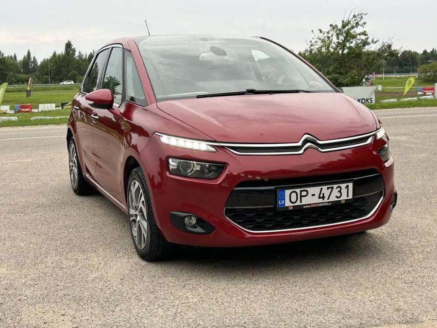 Red Citroen c4-picasso 2015 in Grobiņa, with an engine capacity of 1.60 L and mileage of 160 thousand km for 8500 €, photo 5 on AUTOMOTO.COM.LV