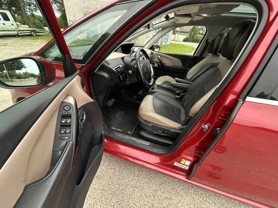 Red Citroen c4-picasso 2015 in Grobiņa, with an engine capacity of 1.60 L and mileage of 160 thousand km for 8500 €, photo 8 on AUTOMOTO.COM.LV