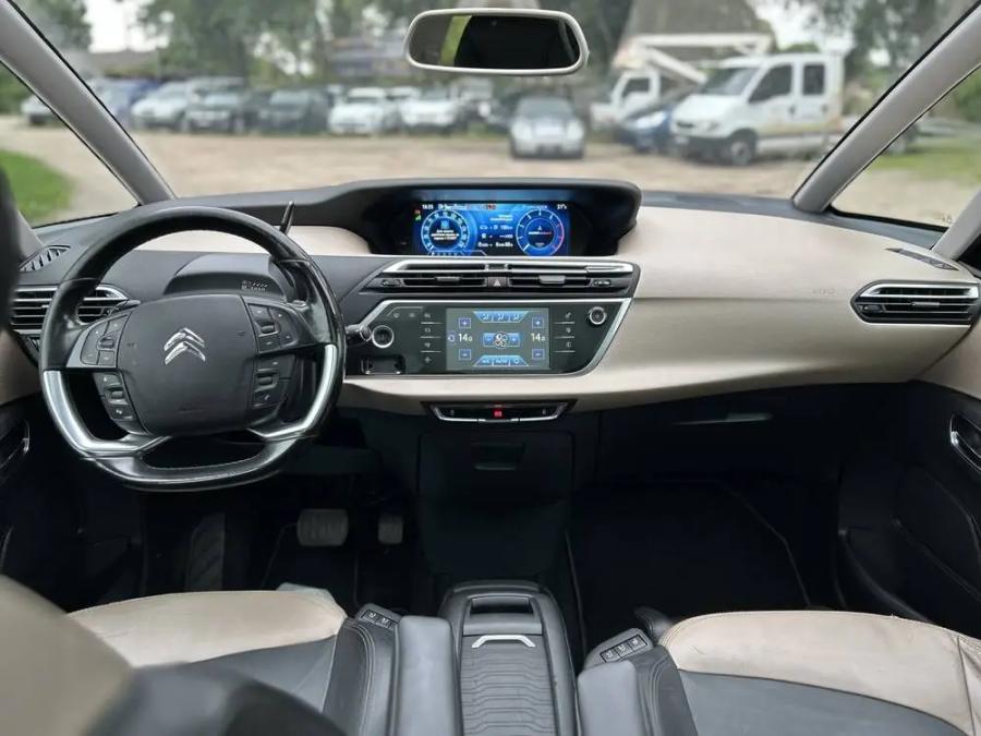 Red Citroen c4-picasso 2015 in Grobiņa, with an engine capacity of 1.60 L and mileage of 160 thousand km for 8500 €, photo 17 on AUTOMOTO.COM.LV