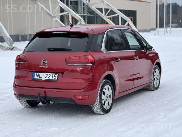 Red Citroen c4-picasso 2016 in Riga, with an engine capacity of 1.60 L and mileage of 259 thousand km for 5950 €, photo 4 on AUTOMOTO.COM.LV