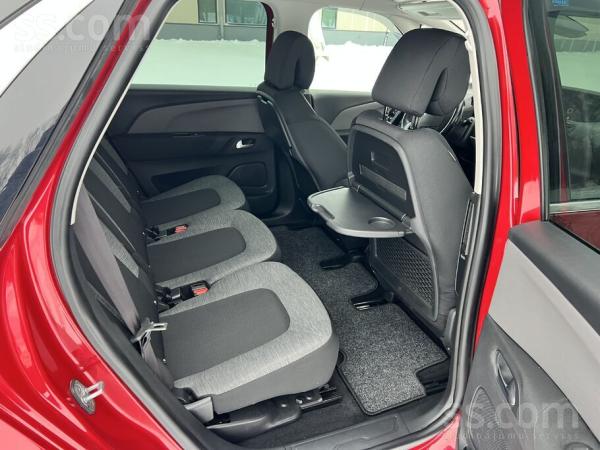 Red Citroen c4-picasso 2016 in Riga, with an engine capacity of 1.60 L and mileage of 259 thousand km for 5950 €, photo 6 on AUTOMOTO.COM.LV