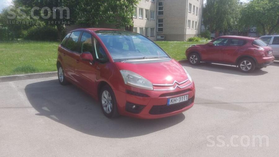 Red Citroen c4-picasso 2007 in Dobele, with an engine capacity of 1.60 L and mileage of 365 thousand km for 1750 €, photo 3 on AUTOMOTO.COM.LV