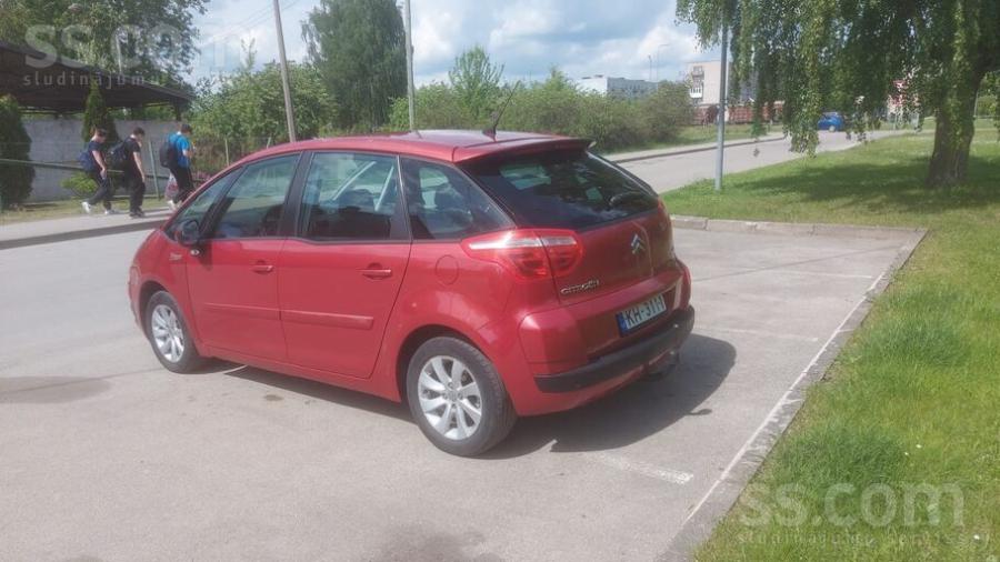 Red Citroen c4-picasso 2007 in Dobele, with an engine capacity of 1.60 L and mileage of 365 thousand km for 1750 €, photo 4 on AUTOMOTO.COM.LV
