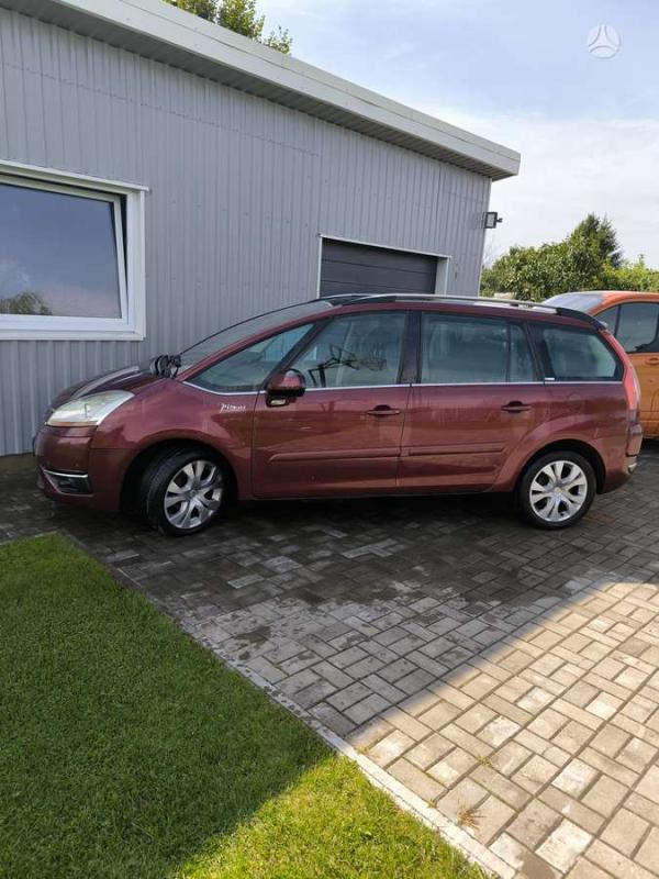 Red Citroen c4-picasso 2007 in Kaisiadorys, with an engine capacity of 1.56 L and mileage of 388 thousand km for 1500 €, photo 3 on AUTOMOTO.COM.LV