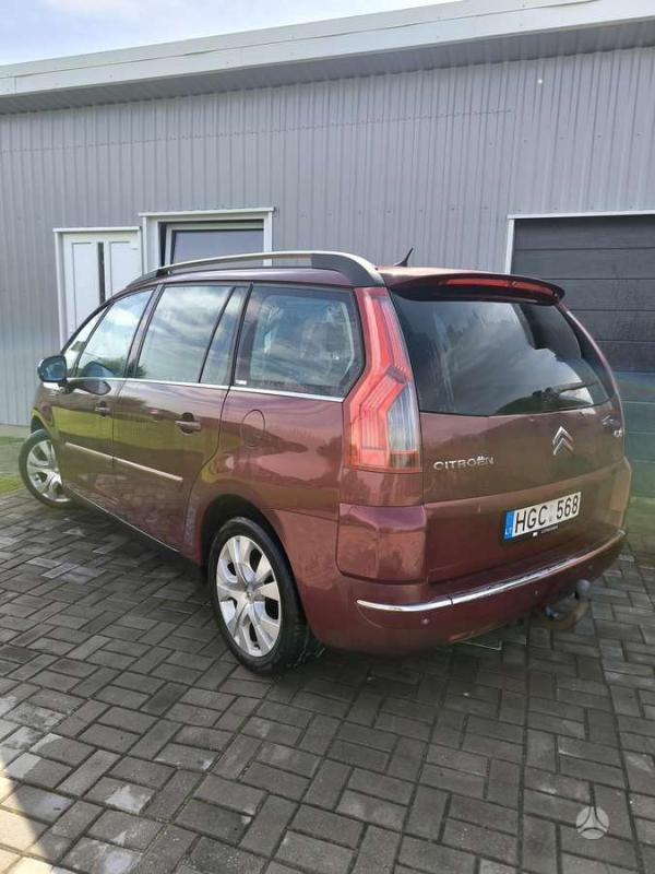 Red Citroen c4-picasso 2007 in Kaisiadorys, with an engine capacity of 1.56 L and mileage of 388 thousand km for 1500 €, photo 4 on AUTOMOTO.COM.LV