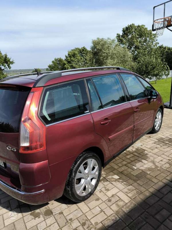 Red Citroen c4-picasso 2007 in Kaisiadorys, with an engine capacity of 1.56 L and mileage of 388 thousand km for 1500 €, photo 6 on AUTOMOTO.COM.LV