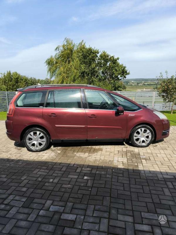 Red Citroen c4-picasso 2007 in Kaisiadorys, with an engine capacity of 1.56 L and mileage of 388 thousand km for 1500 €, photo 7 on AUTOMOTO.COM.LV