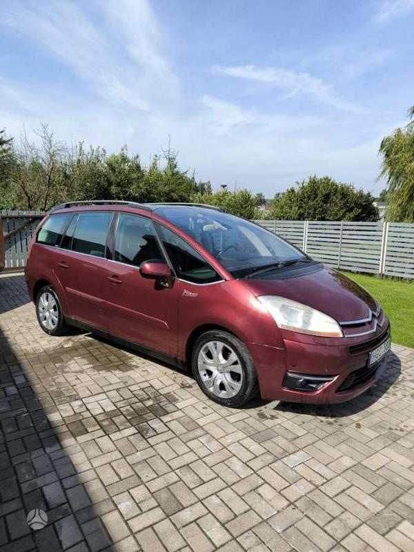 Red Citroen c4-picasso 2007 in Kaisiadorys, with an engine capacity of 1.56 L and mileage of 388 thousand km for 1500 €, photo 8 on AUTOMOTO.COM.LV