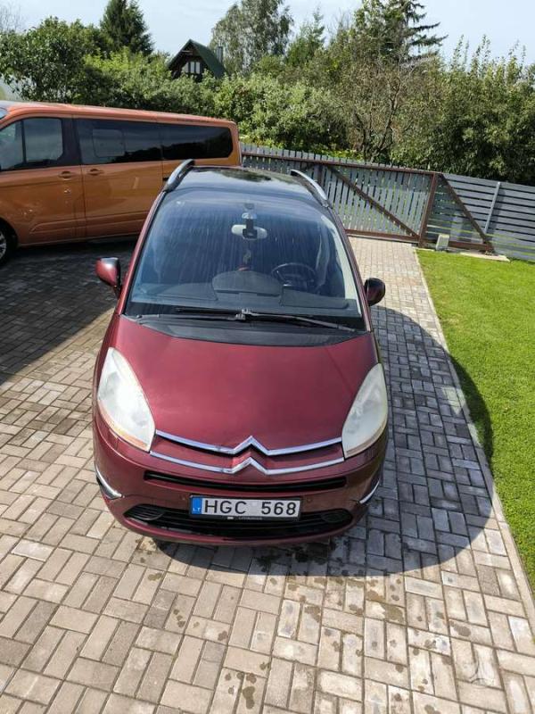 Red Citroen c4-picasso 2007 in Kaisiadorys, with an engine capacity of 1.56 L and mileage of 388 thousand km for 1500 €, photo 9 on AUTOMOTO.COM.LV