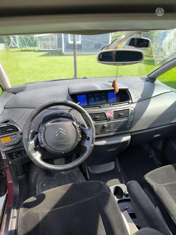 Red Citroen c4-picasso 2007 in Kaisiadorys, with an engine capacity of 1.56 L and mileage of 388 thousand km for 1500 €, photo 10 on AUTOMOTO.COM.LV
