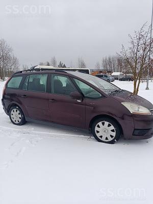 Sarkans Citroen c4-picasso 2008 Daugavpils, ar dzinēja tilpumu 1.60 L un nobraukumu 255 tūkst. km par 2700 €, foto  vietnē AUTOMOTO.COM.LV