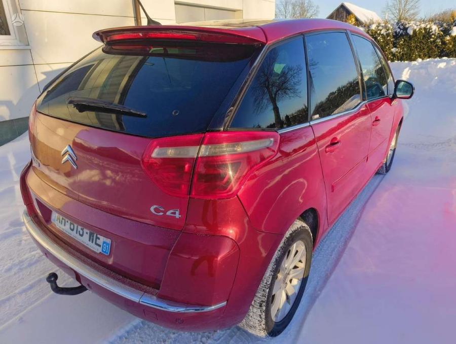 Red Citroen c4-picasso 2008 in Taurage, with an engine capacity of 2.00 L and mileage of 300 thousand km for 2300 €, photo 4 on AUTOMOTO.COM.LV