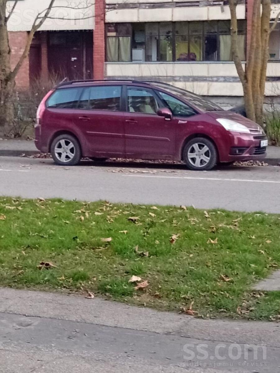 Sarkans Citroen c4-picasso 2008 Jelgava, ar dzinēja tilpumu 1.80 L un nobraukumu 262 tūkst. km par 1300 €, foto 1 vietnē AUTOMOTO.COM.LV