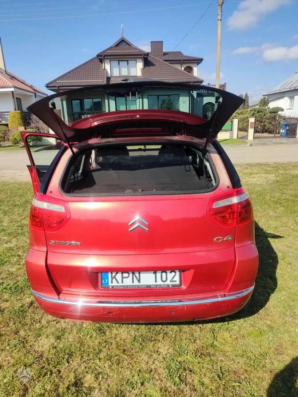 Red Citroen c4-picasso 2008 in Marijampole, with an engine capacity of 2.00 L and mileage of 227 thousand km for 1800 €, photo 5 on AUTOMOTO.COM.LV