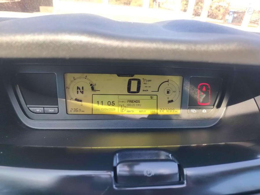 Red Citroen c4-picasso 2008 in Marijampole, with an engine capacity of 2.00 L and mileage of 227 thousand km for 1800 €, photo 8 on AUTOMOTO.COM.LV