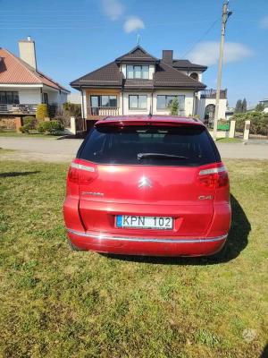 Red Citroen c4-picasso 2008 in Marijampole, with an engine capacity of 2.00 L and mileage of 227 thousand km for 1800 €, photo 9 on AUTOMOTO.COM.LV