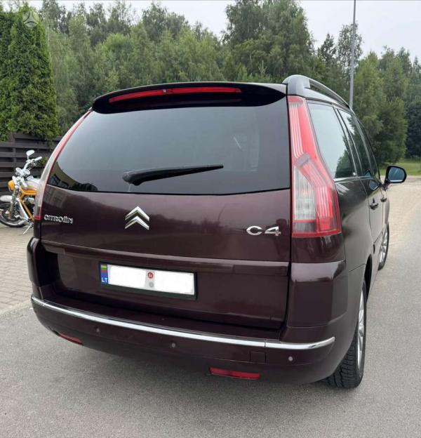 Sarkans Citroen c4-picasso 2008 Viļņa, ar dzinēja tilpumu 2.00 L un nobraukumu 226 tūkst. km par 2400 €, foto 8 vietnē AUTOMOTO.COM.LV