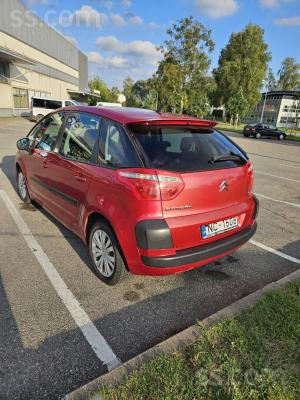 Red Citroen c4-picasso 2008 in Riga, with an engine capacity of 1.60 L and mileage of 256 thousand km for 2500 €, photo  on AUTOMOTO.COM.LV