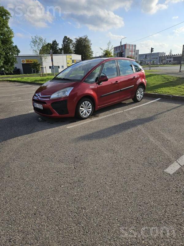 Red Citroen c4-picasso 2008 in Riga, with an engine capacity of 1.60 L and mileage of 256 thousand km for 2500 €, photo 5 on AUTOMOTO.COM.LV