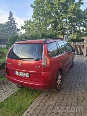 Red Citroen c4-picasso 2008 in Liepaja, with an engine capacity of 1.80 L and mileage of 306 thousand km for 1800 €, photo 3 on AUTOMOTO.COM.LV