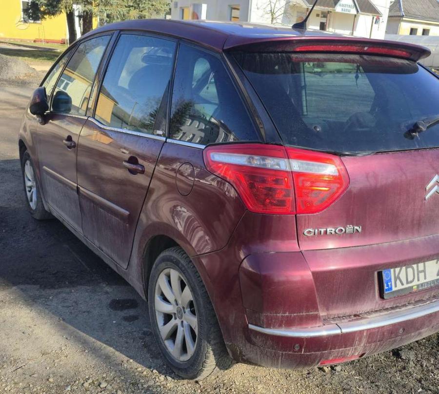 Sarkans Citroen c4-picasso 2008 Plungė, ar dzinēja tilpumu 1.56 L un nobraukumu 283 tūkst. km par 1090 €, foto 3 vietnē AUTOMOTO.COM.LV