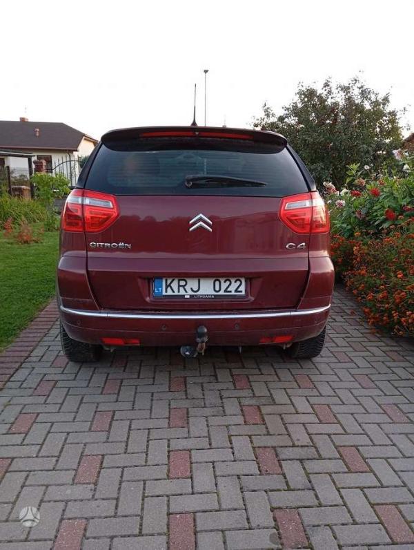 Sarkans Citroen c4-picasso 2008 Viļņa, ar dzinēja tilpumu 2.00 L un nobraukumu 218 tūkst. km par 1700 €, foto 3 vietnē AUTOMOTO.COM.LV