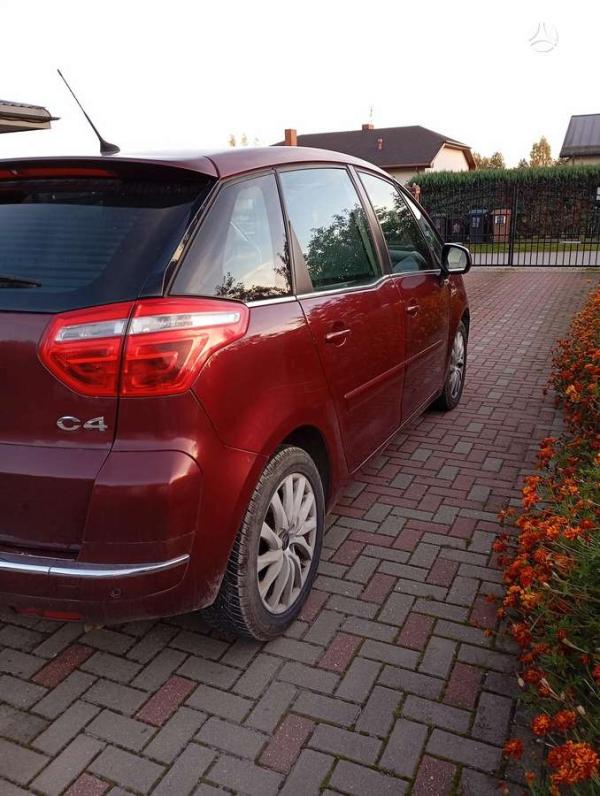 Sarkans Citroen c4-picasso 2008 Viļņa, ar dzinēja tilpumu 2.00 L un nobraukumu 218 tūkst. km par 1700 €, foto 6 vietnē AUTOMOTO.COM.LV