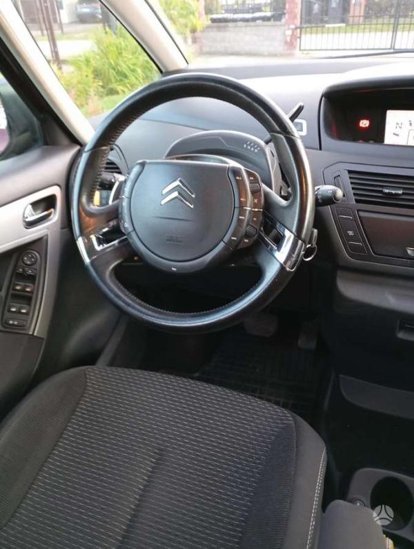 Sarkans Citroen c4-picasso 2008 Viļņa, ar dzinēja tilpumu 2.00 L un nobraukumu 218 tūkst. km par 1700 €, foto 10 vietnē AUTOMOTO.COM.LV