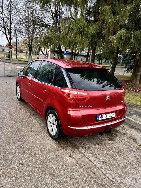 Sarkans Citroen c4-picasso 2009 Viļņa, ar dzinēja tilpumu 1.56 L un nobraukumu 270 tūkst. km par 499 €, foto 2 vietnē AUTOMOTO.COM.LV