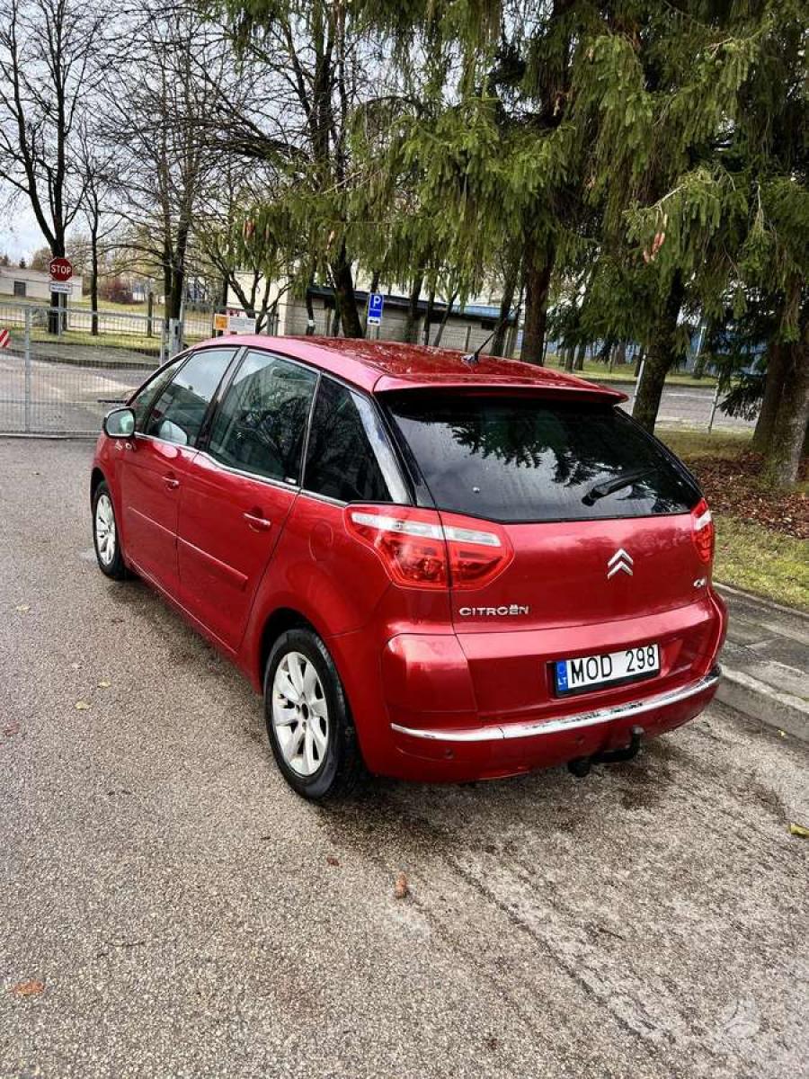 Red Citroen c4-picasso 2009 in Vilnius, with an engine capacity of 1.56 L and mileage of 270 thousand km for 499 €, photo 2 on AUTOMOTO.COM.LV