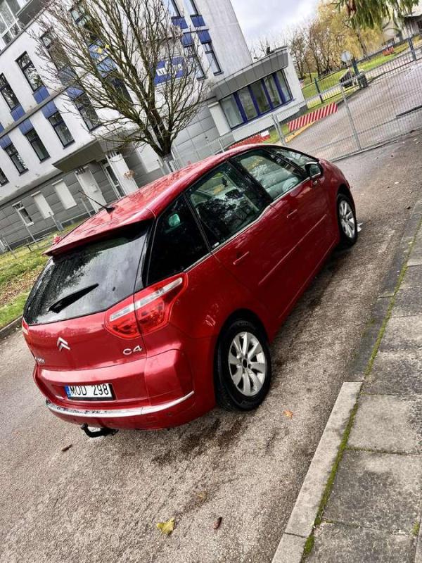 Sarkans Citroen c4-picasso 2009 Viļņa, ar dzinēja tilpumu 1.56 L un nobraukumu 270 tūkst. km par 499 €, foto 4 vietnē AUTOMOTO.COM.LV